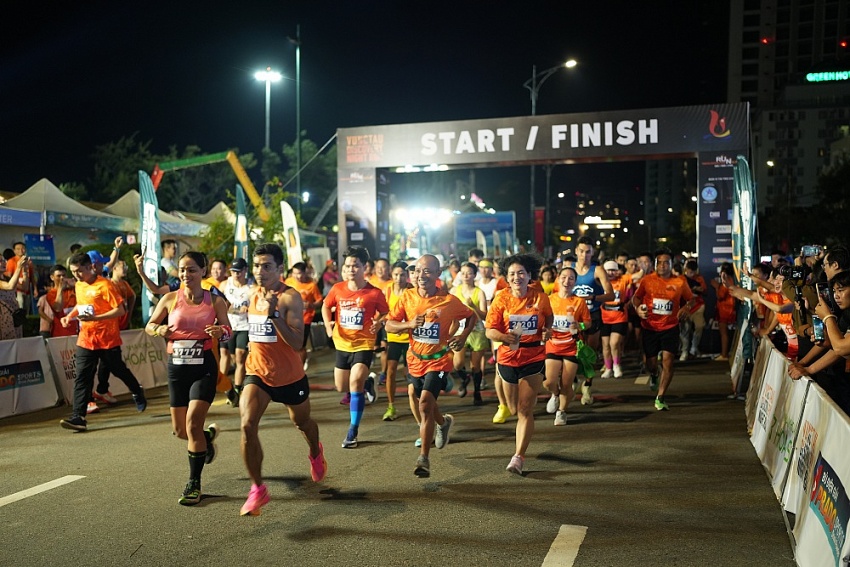 Giải chạy “Night Run" đầu tiên tại Bà Rịa - Vũng Tàu thu hút gần 1.500 ...