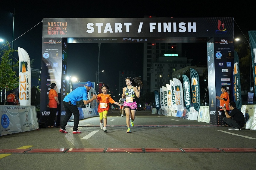 Giải chạy “Night Run" đầu tiên tại Bà Rịa - Vũng Tàu thu hút gần 1.500 ...