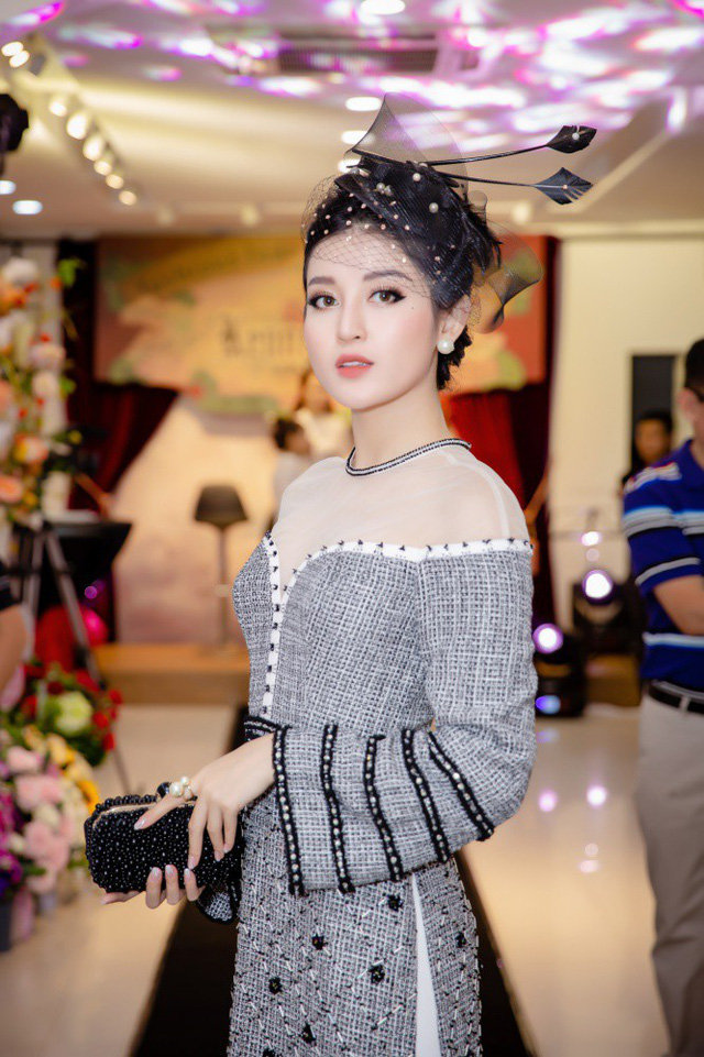 “Người đàn bà đẹp nhất Việt Nam” bất ngờ tái xuất