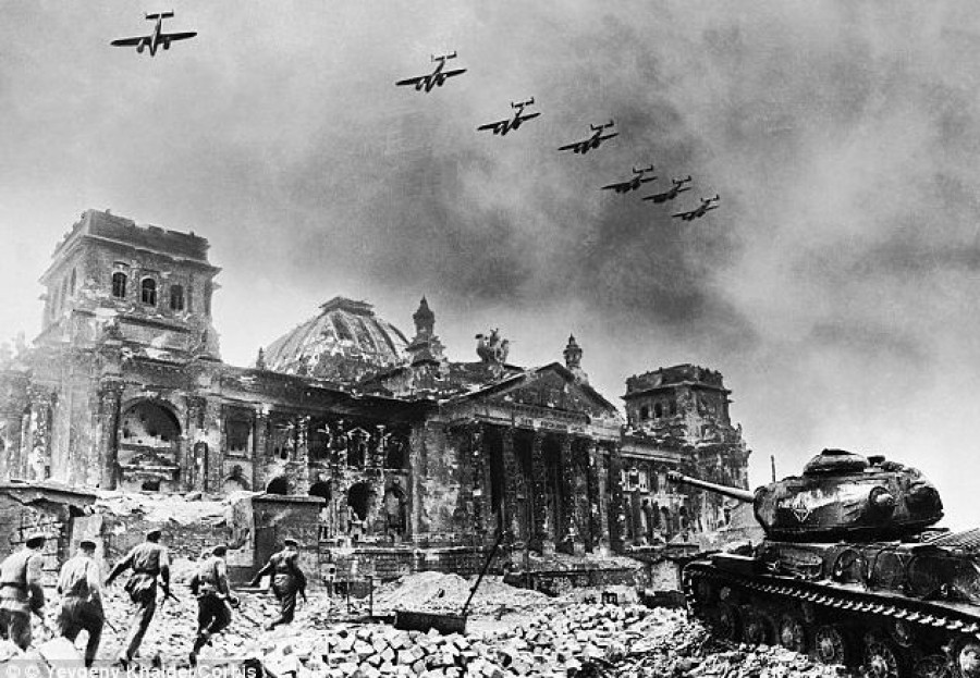 Cuộc đời Adolf Hitler – Tên tội phạm chiến tranh (phần 8)